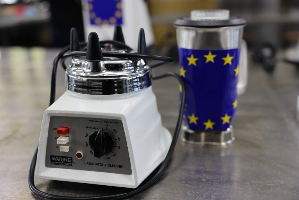 Laboratory waring blender - Desira Foa